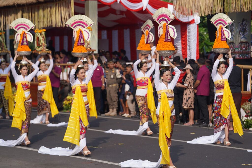 Pawai Peed Aya PKB 2025, Desa Adat Gelgel Wakili Klungkung – Bagian ...